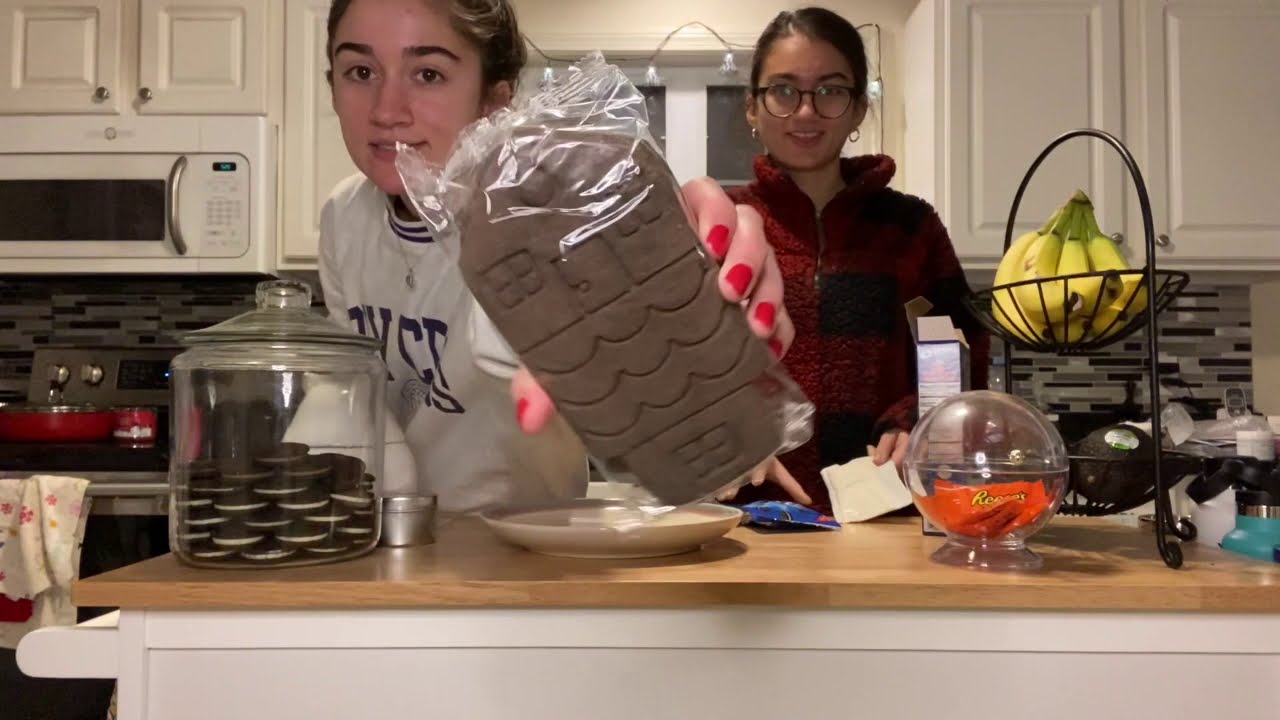 Making an Oreo Gingerbread House! *Festive* - YouTube