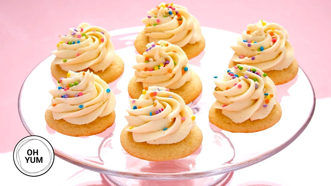 Professional Baker Teaches You How To Make CUPCAKE TOPS! - YouTube