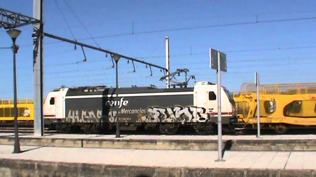 Encendido locomotora Traxx renfe 253.023 en Linares Baeza - YouTube
