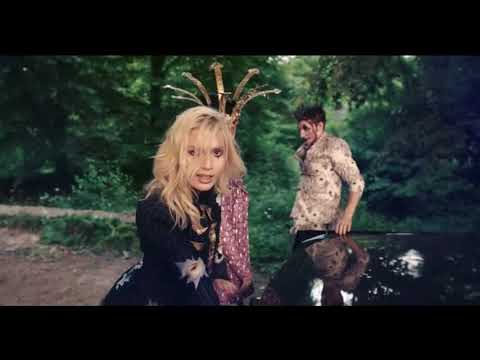 ALEYNA TİLKİ -YALNIZ ÇİÇEK TERSTEN  HALİ