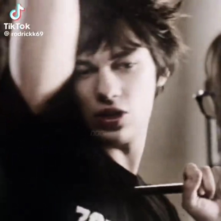 Devon Bostick as Rodrick heffley cute cool nice edit 🖤🌹🖤 - YouTube