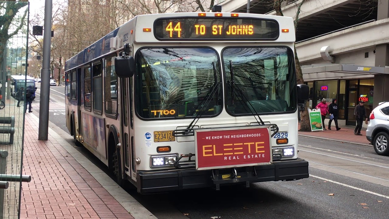 TriMet 2005 New Flyer D40LF #2829 on line 44 - YouTube