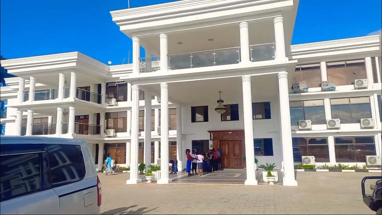 RAILA ODINGA ARRIVES IN PASTOR EZEKIEL'S MULT MILLION MANSION AFTER HE W - YouTube