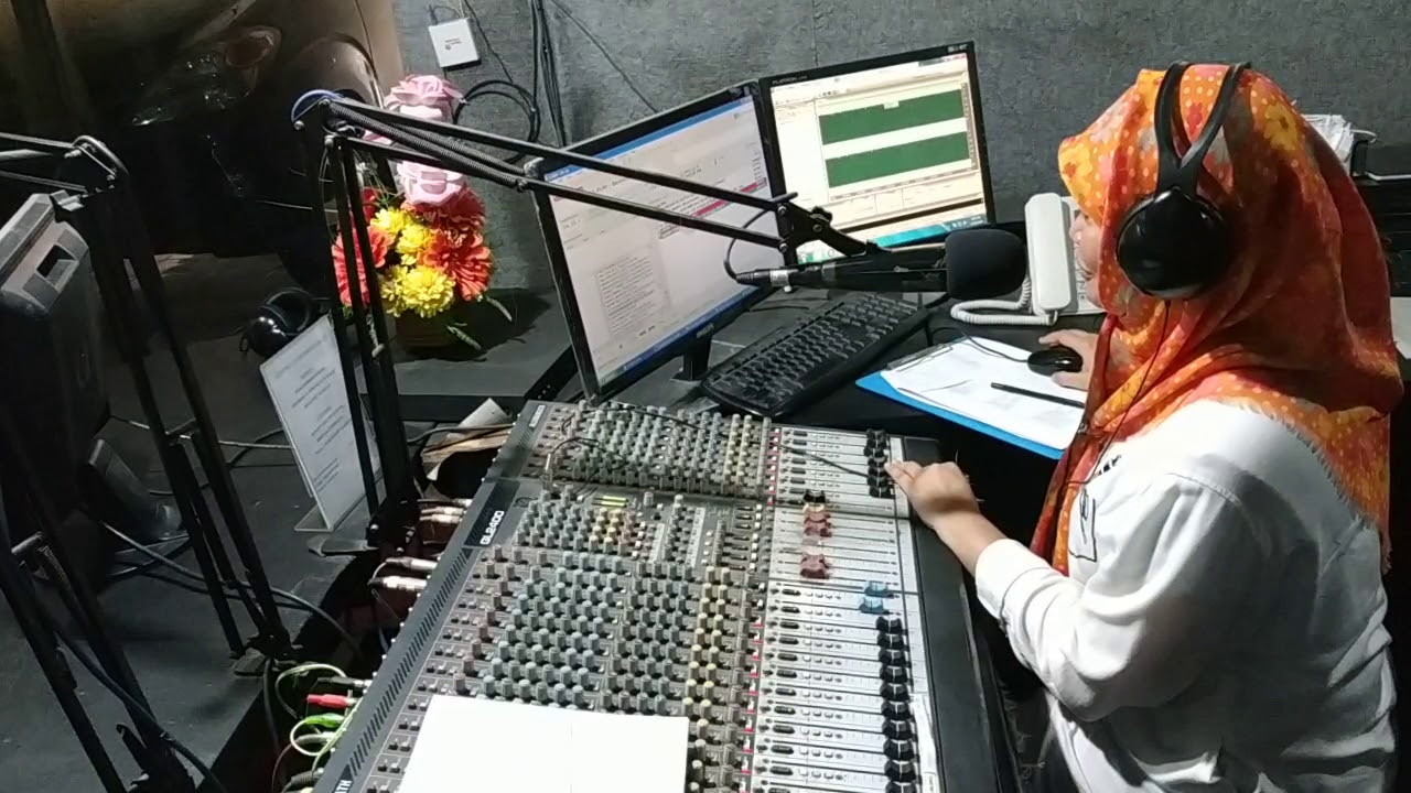 Live, Studio Siaran Radio MBS - YouTube