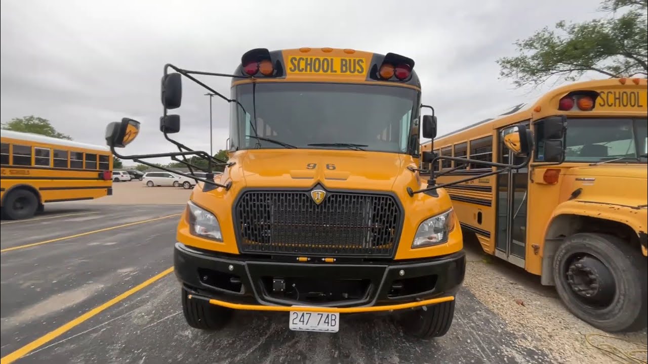 I see school bus - YouTube