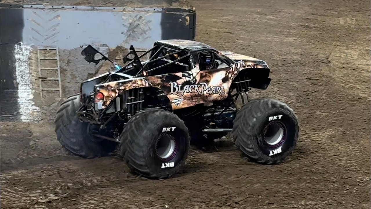 Monster Jam Minneapolis MN 2025 Show 1 Freestyle | Black Pearl - YouTube