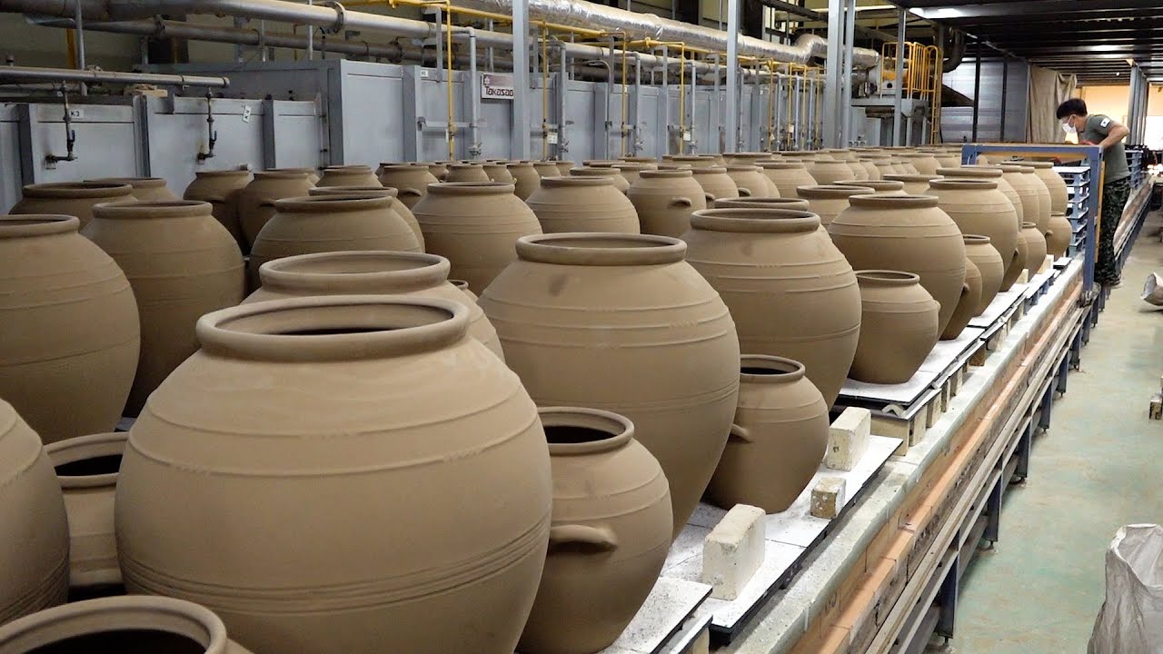 Process of making nonpolluting Korean traditional pot. Korean jar ...