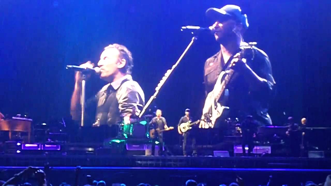 Bruce Springsteen w/ Tom Morello @ Wrigley Field - The Ghost Of Tom ...