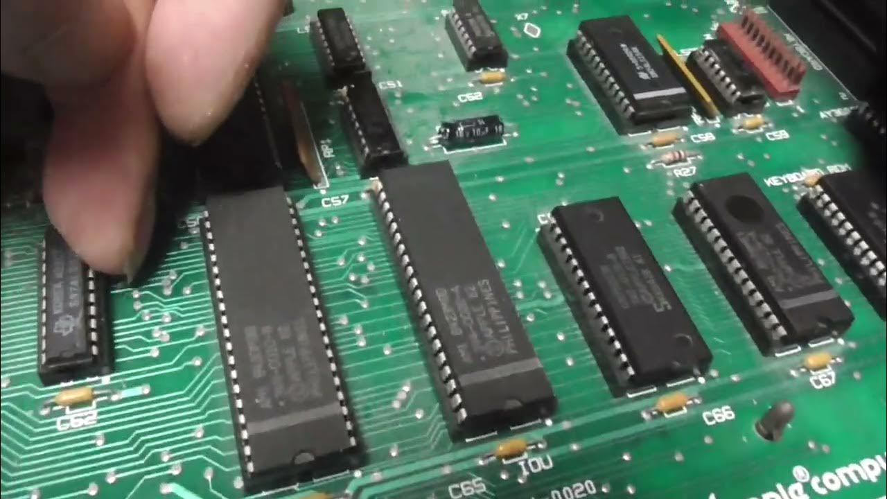 APPLE2eの基板修理に慣れてきました - YouTube