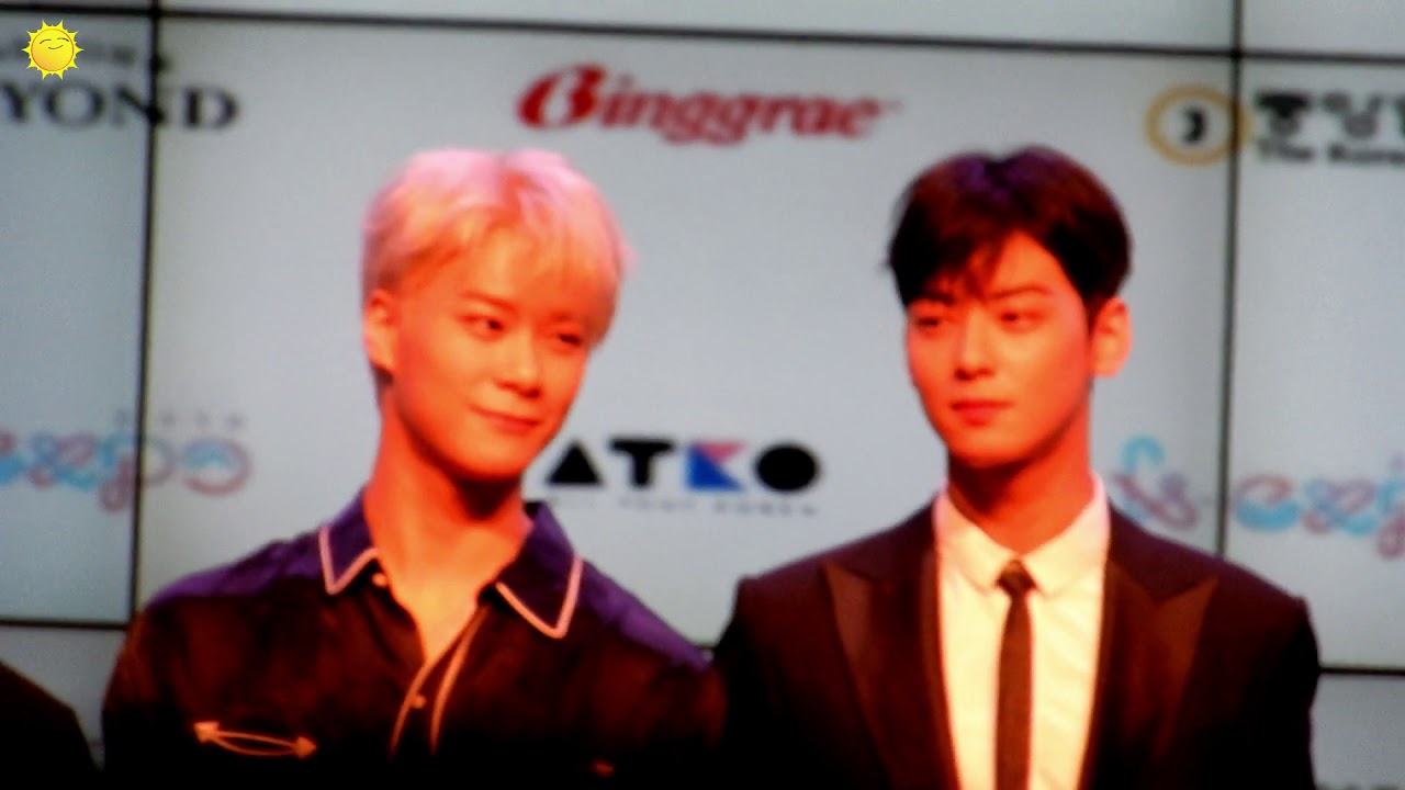 [Fancam] 180930 아스트로 ASTRO in NY Red Carpet - YouTube