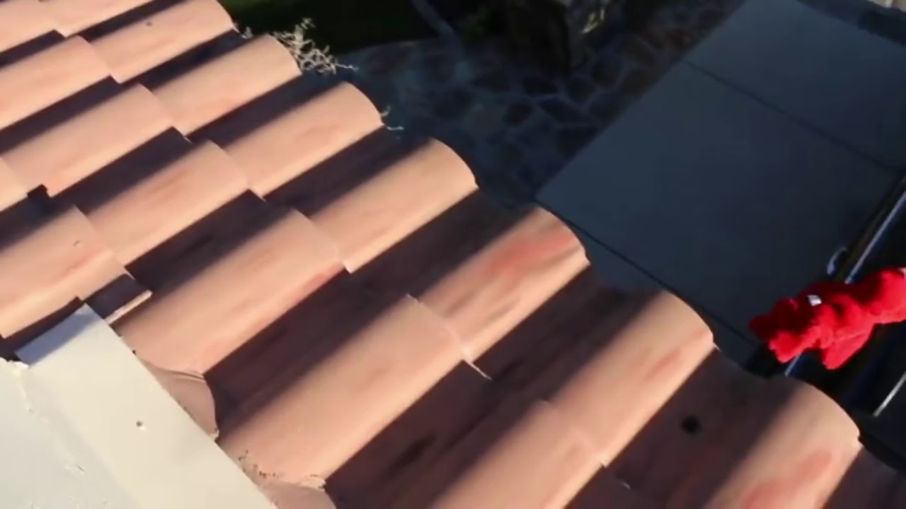 For people who just want the part where elmo falls off the roof - YouTube