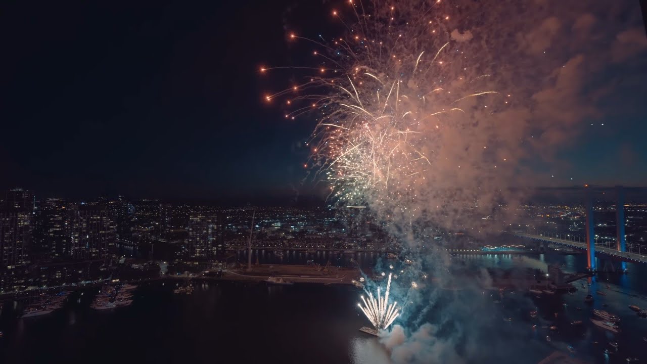 2024-2025 NYE Fireworks Melbourne Docklands - YouTube