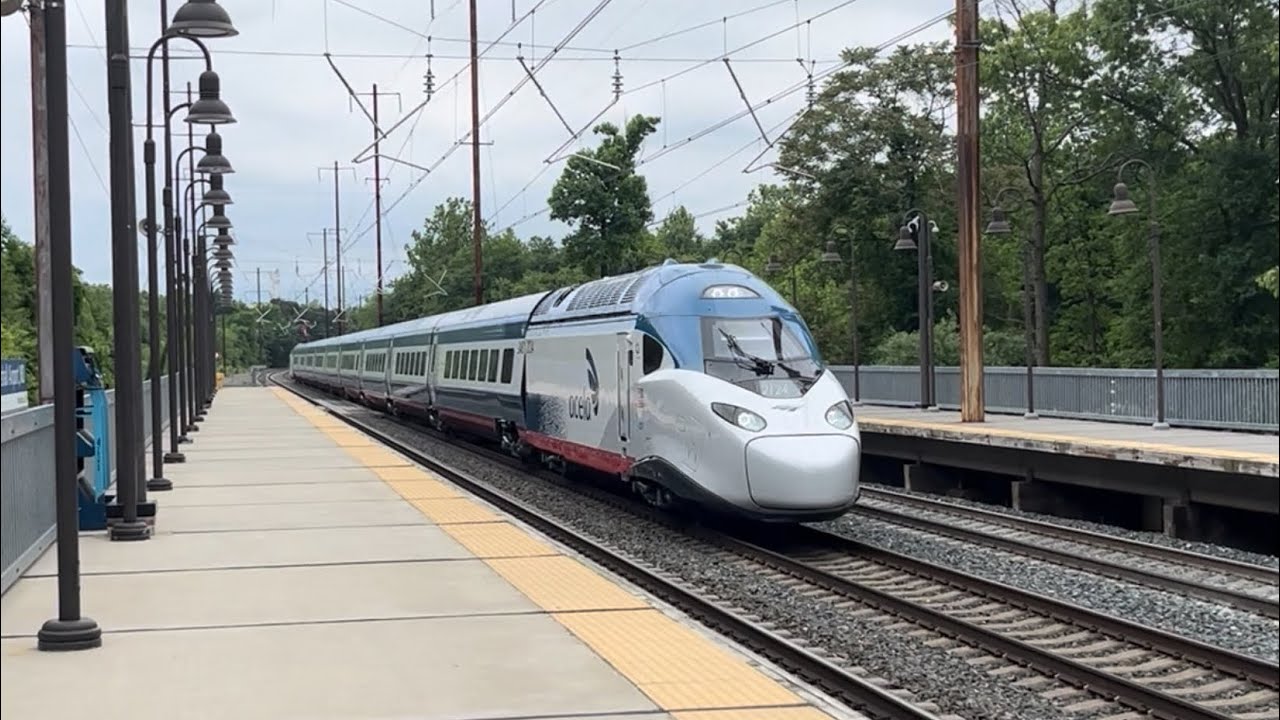 Amtrak Avelia Test Train at BWI Station - YouTube