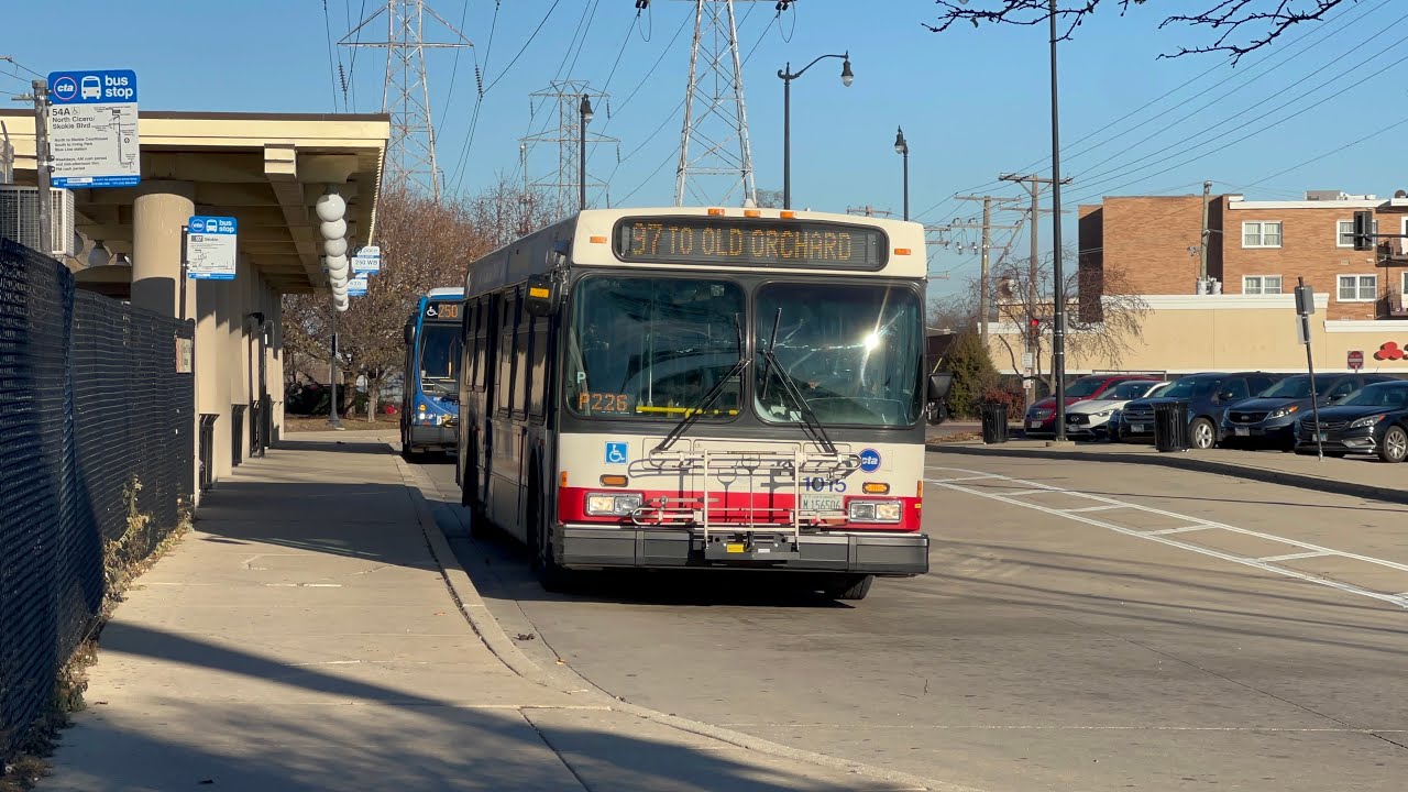 Chicago Transit Authority (CTA) 2005-06 New Flyer Industries D40LF 1015 ...