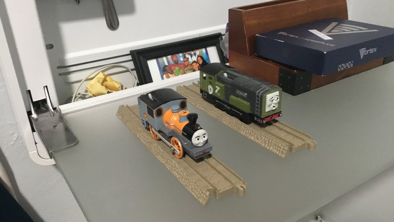 Plarail Dash the logging loco & Tomy Dodge the BR class 08. GENERAL ...