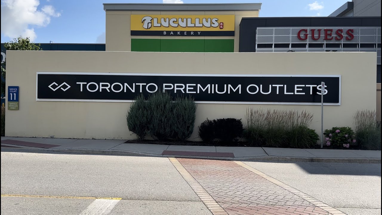 Toronto Premium Outlets Walkthrough (4K) - YouTube