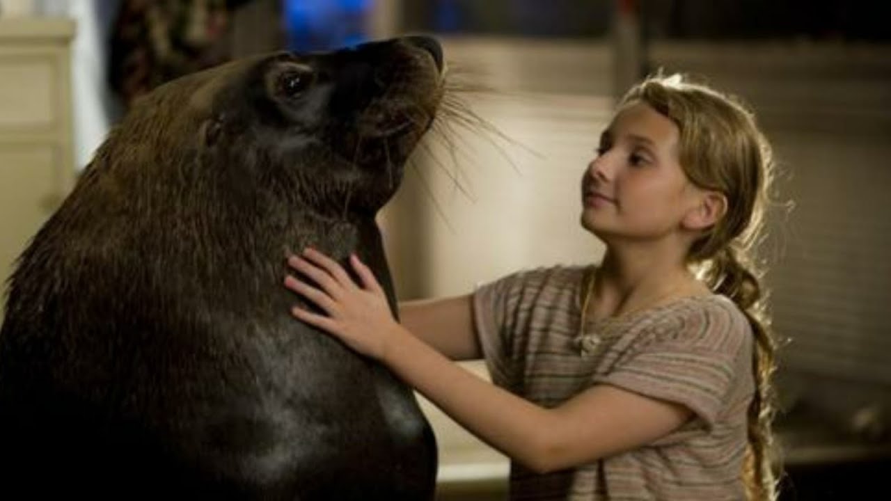 A young girl inhabits an isolated island and communicates with a ...