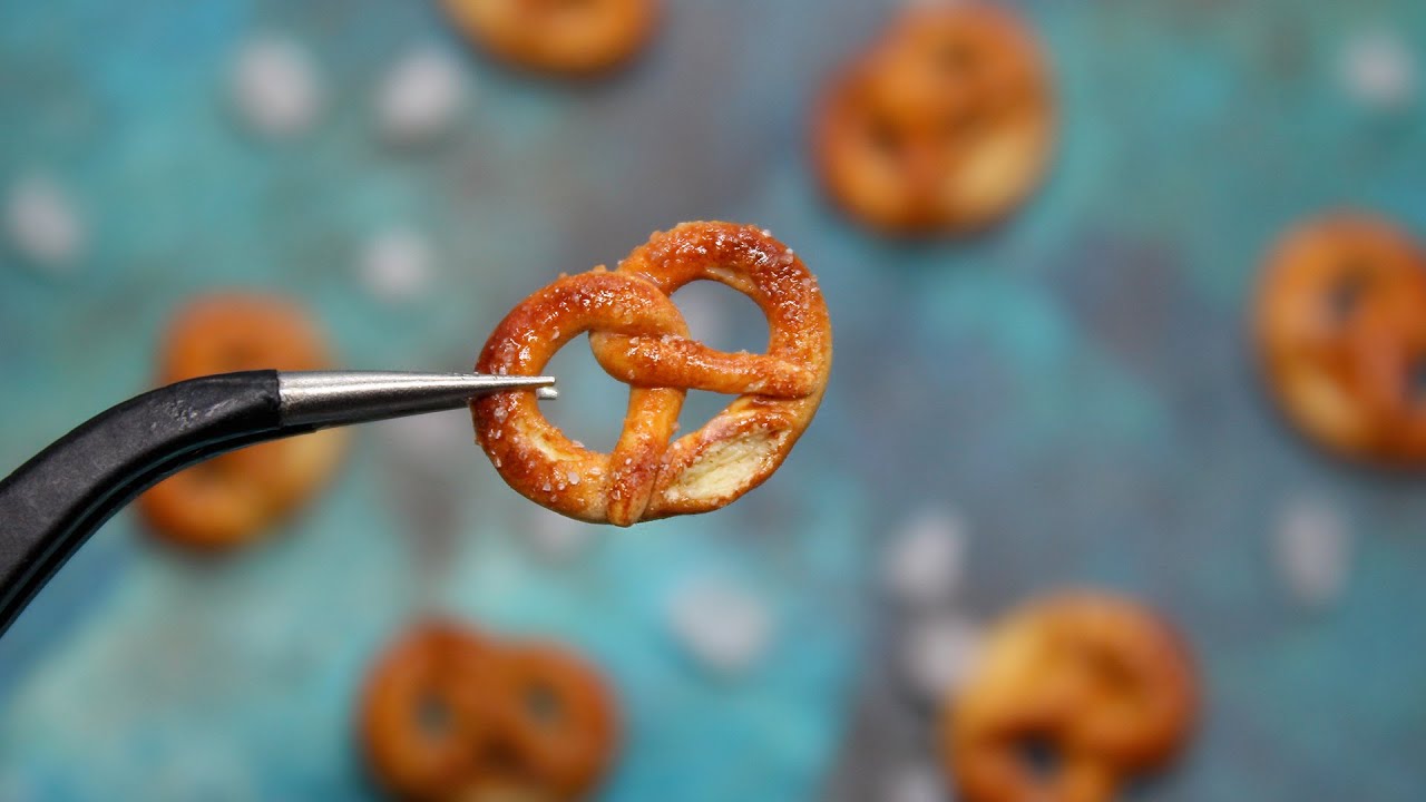 DIY Miniature Pretzel | Polymer clay tutorial | Dollhouse miniatures ...