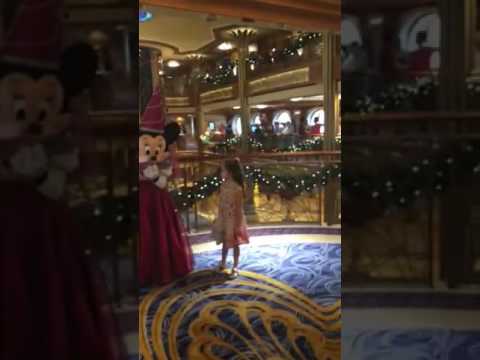 Girls meet Minnie Mouse - YouTube