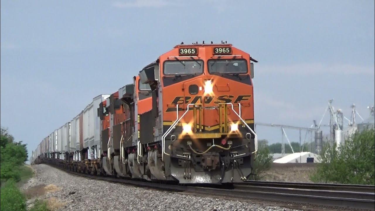 BNSF ET44C4 3965 w/ GECX Dash 9 Leads All-Spine EB Z-Train on 5/25/21 - YouTube