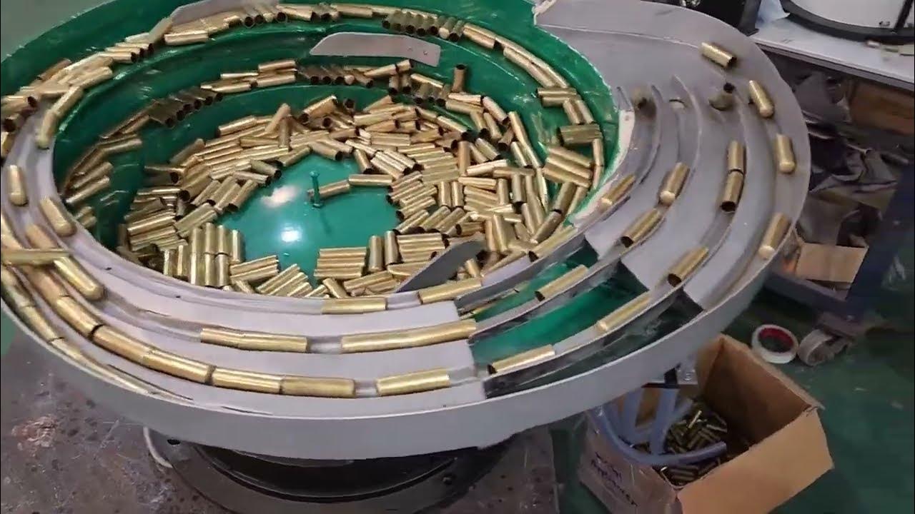 Hardware Vibrating Tray, Sorting Front and Back, Center of Gravity Sorting - YouTube