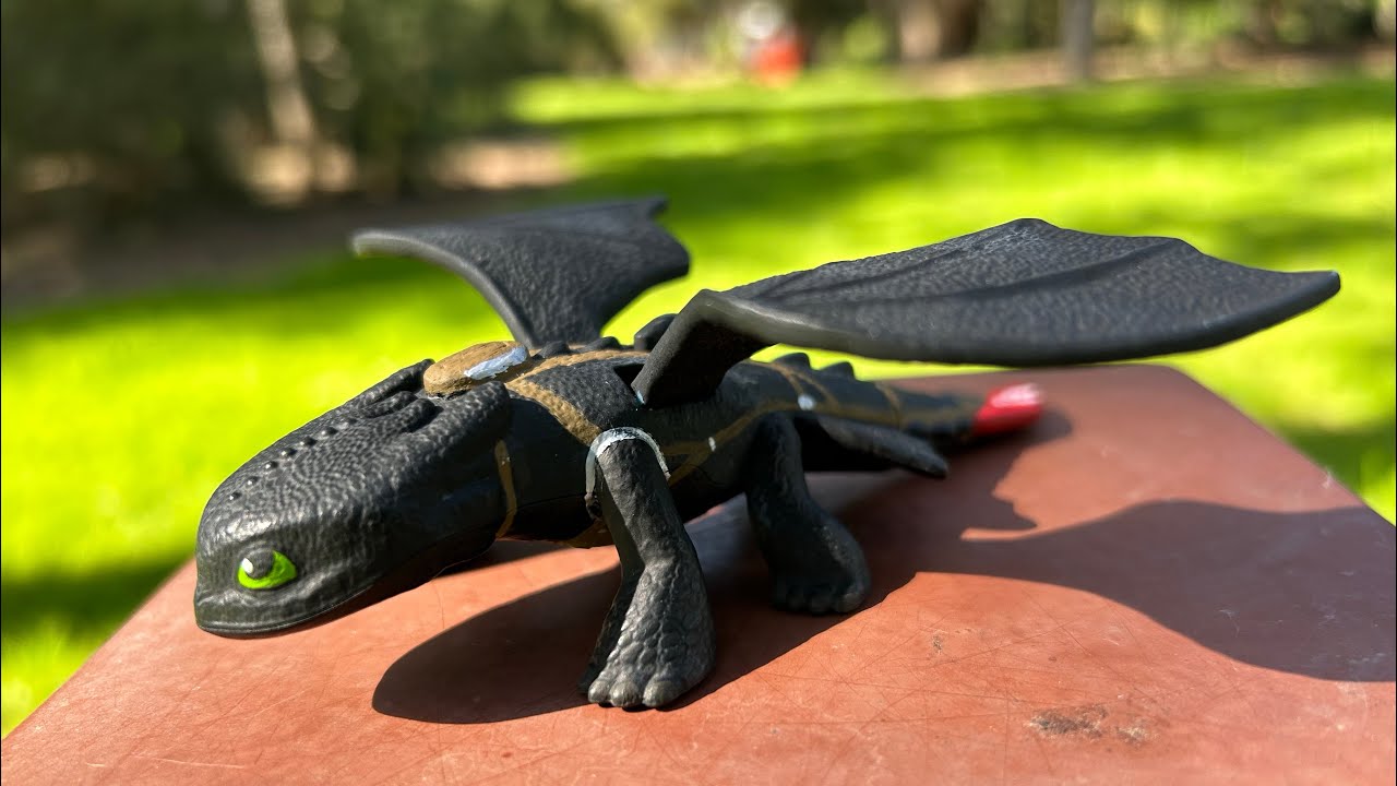 Burger King Toothless toy How To Train Your Dragon 2 - YouTube