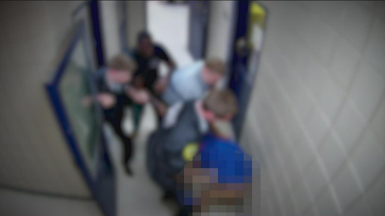 Video shows detainee being beaten by officers inside Georgia jail cell ...