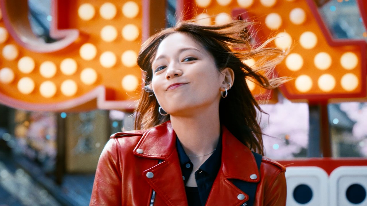 川口春奈、令和×江戸時代が融合した世界観で盛大にロック！明日海りおがCM楽曲を歌唱 グロップ新TV-CM『グロップ NEO江戸』篇 - YouTube