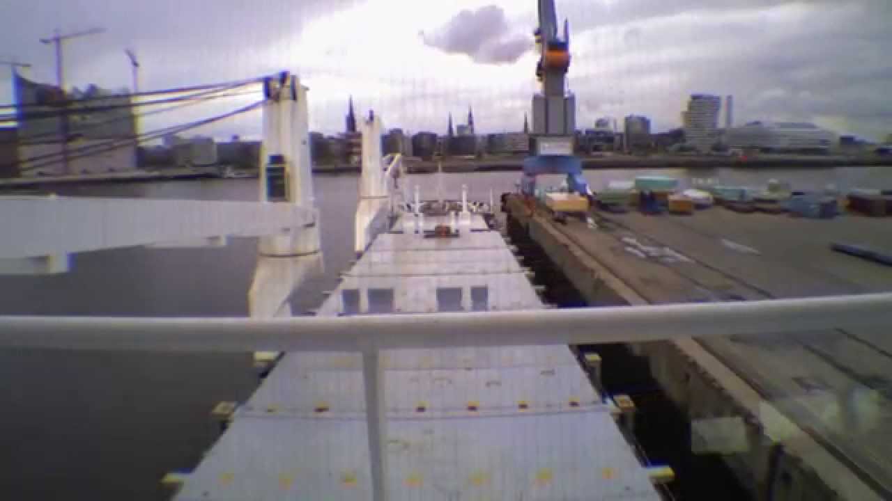 Die MS "MAPLE LEA" verlässt Hamburg - YouTube