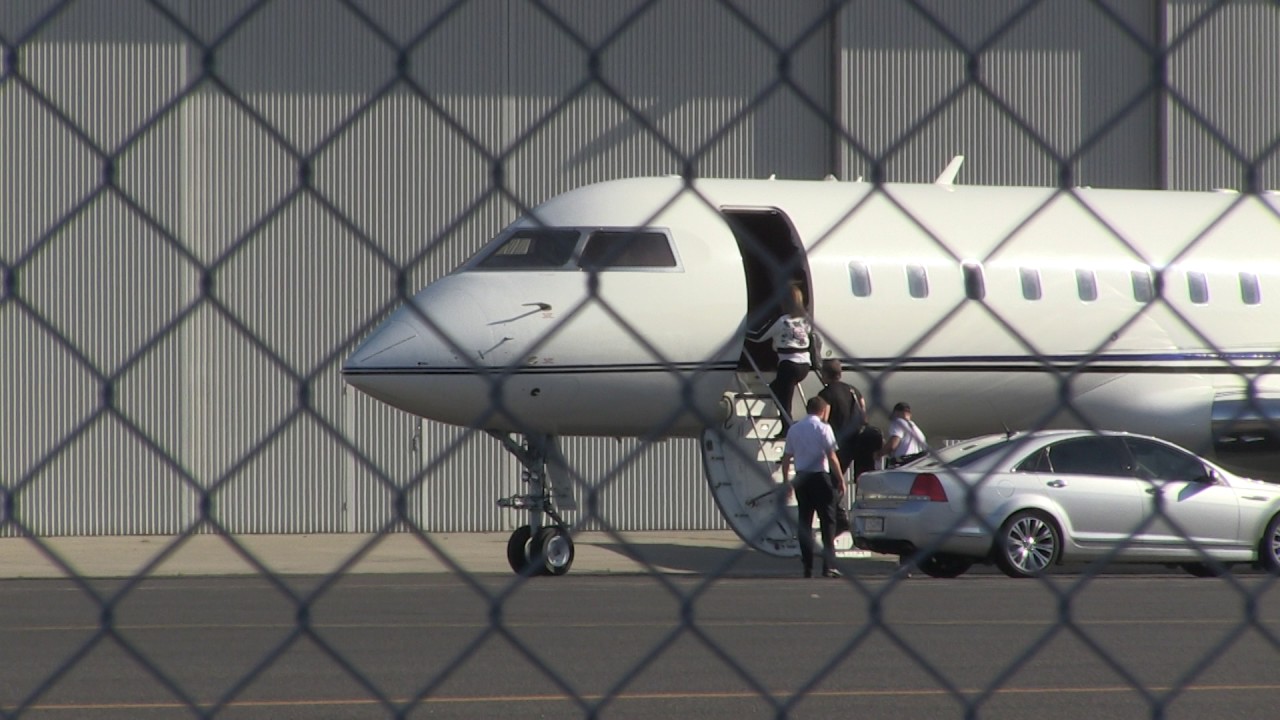 'JON STEVENS & HELOISE PRATT - private plane out of Melbourne' - YouTube