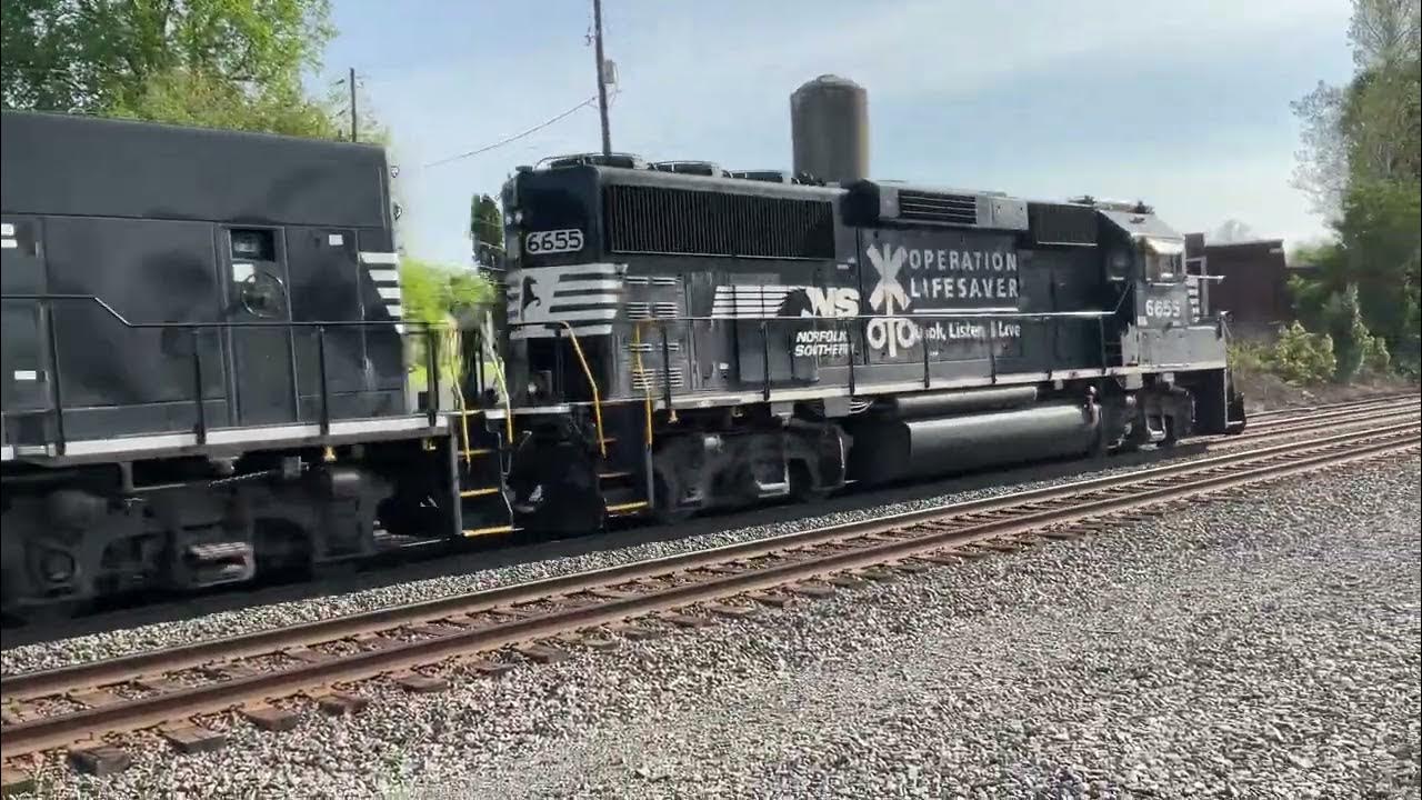 West bound Ns unit 6655 gp59e Ns unit627 mixed freight train in sinking spring today - YouTube