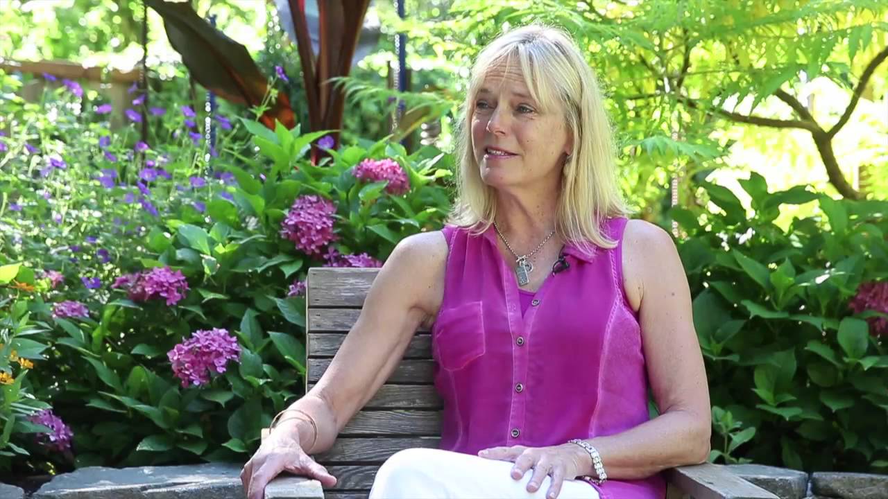 Cathy Bell uses her Lake Oswego garden as a place of solace - YouTube