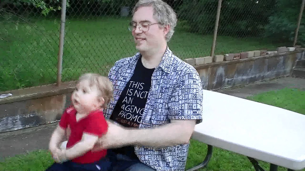 Baby Bouncing on Daddy's Knee - YouTube