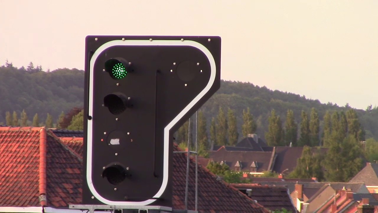 L 86 Station Ronse laatste trein van de dag - YouTube