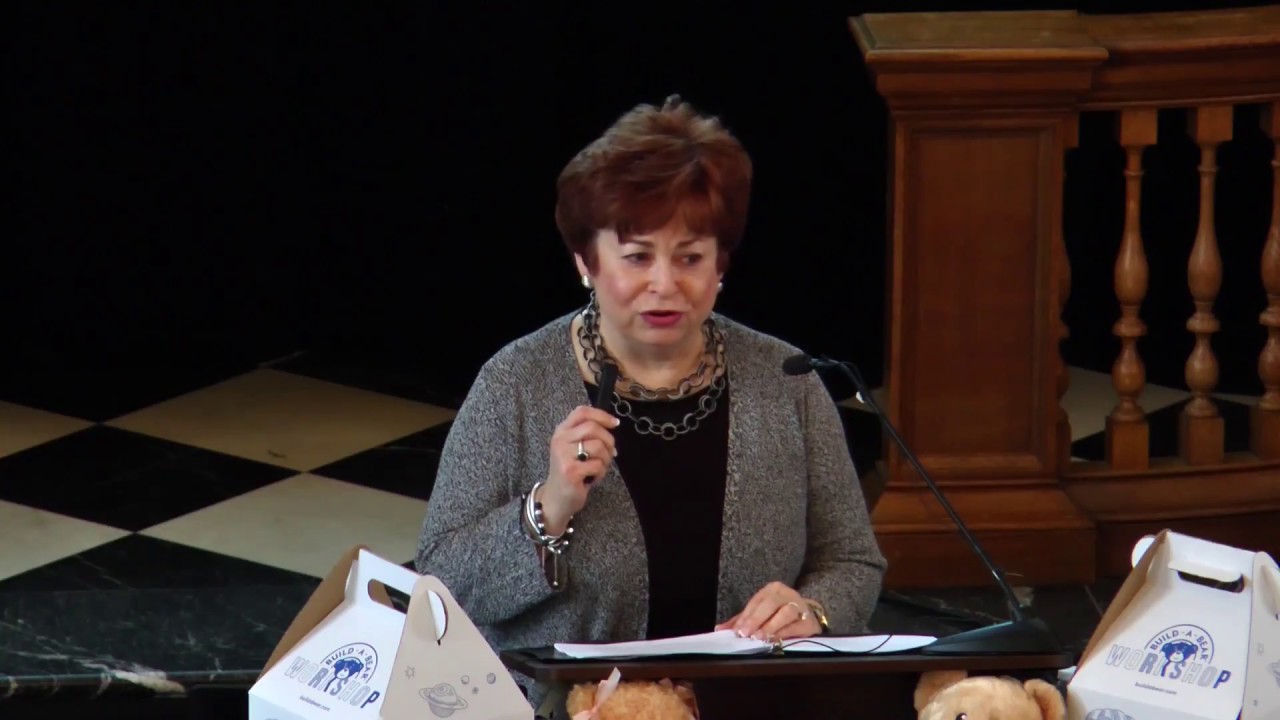 Maxine Clark, Build-A-Bear Workshop Founder | IBM Lecture 2017 - YouTube