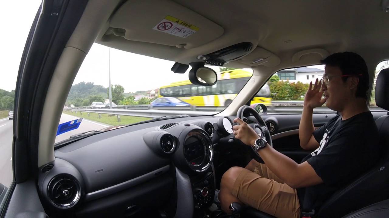 What makes driving a MINI so special? - YouTube