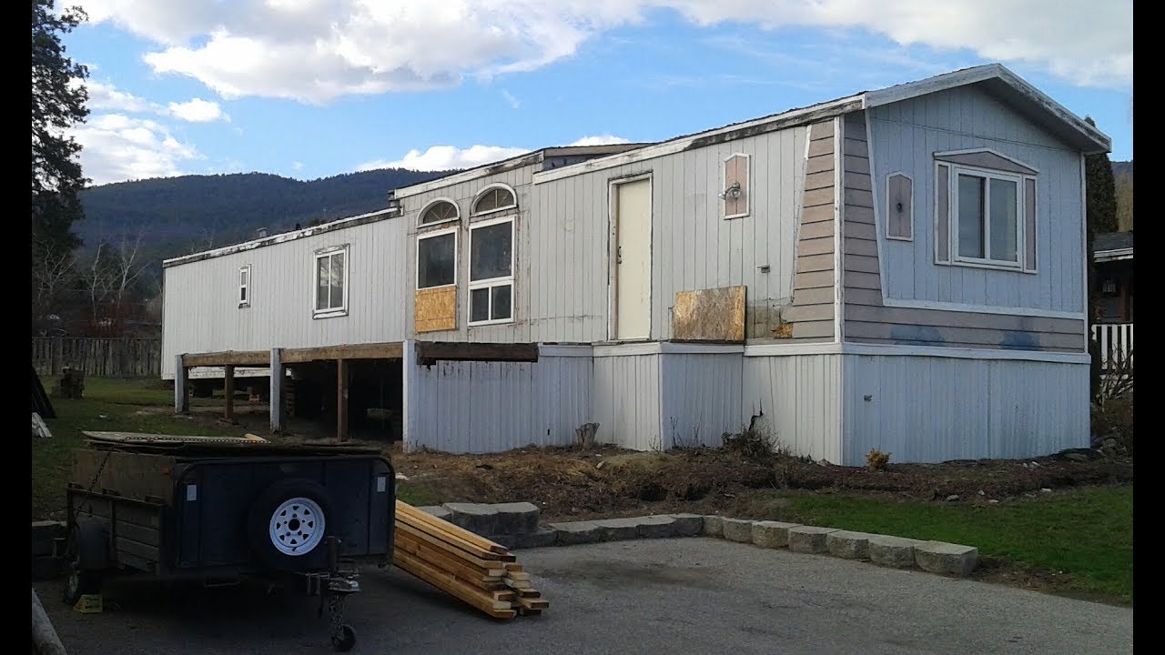 Tearing Down The Old Deck Roof - Mobile Home Renovation : E013 / BC ...