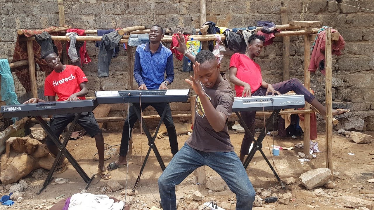 3 keyboardist with 3 keyboards and a 🤫🔥🔥 dancer 🔥🔥🔥🔥🔥🔥🎹🎹🎹🎹🎹 - YouTube