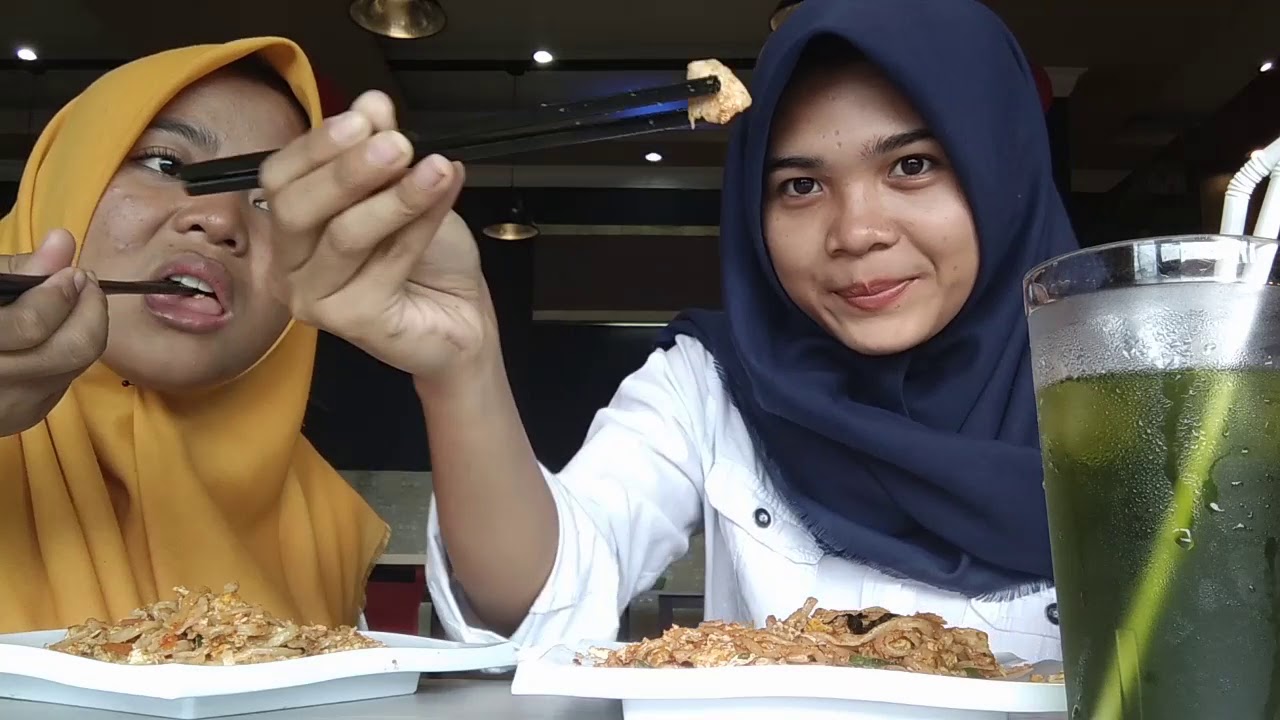 Kuliner ramen Garut "NAZUMI AND CAFE JAPANESE" rasanyaa mantuuuuulll👌 ...