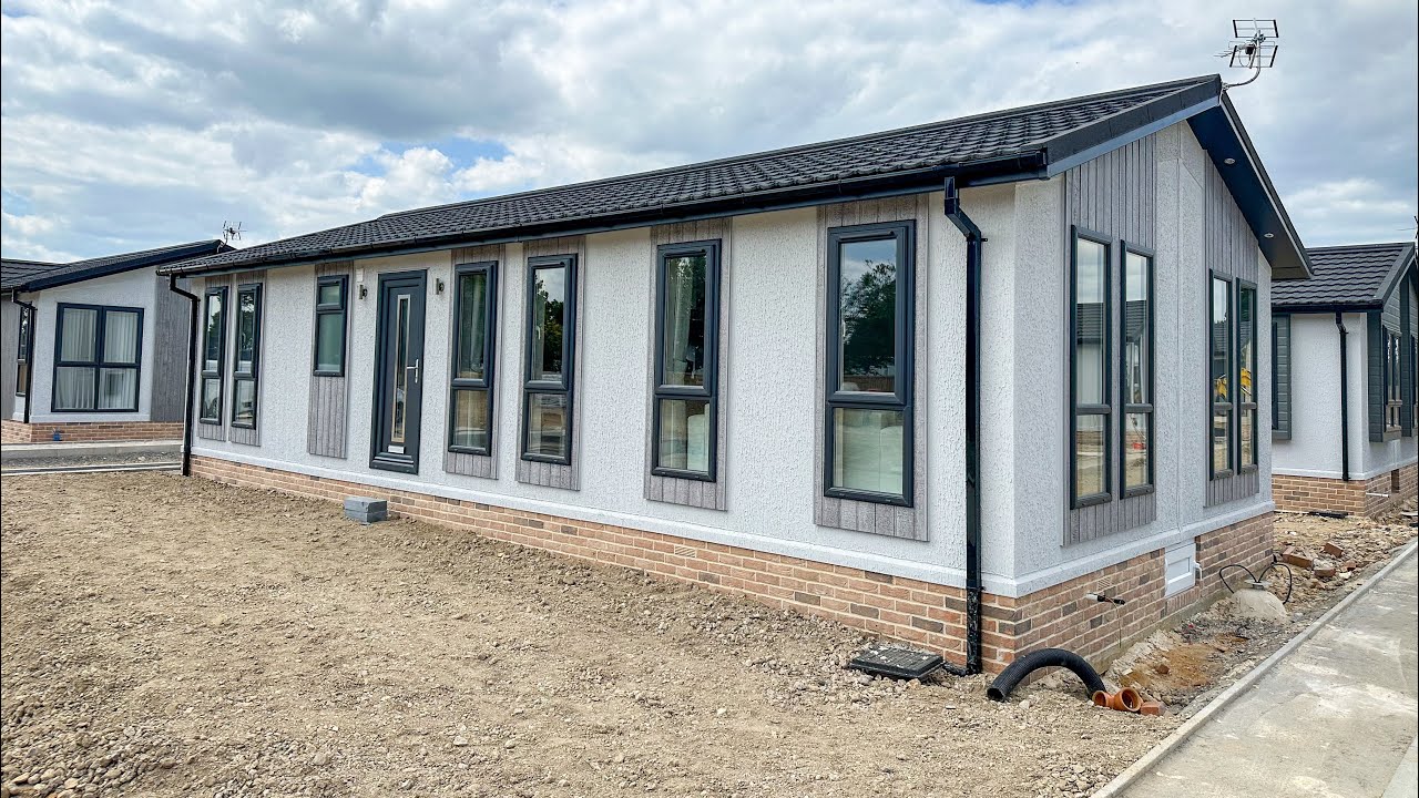 FULLY RESIDENTIAL LUXURY PARK HOME ON ESSEX COAST - Chester Park, Omar ...