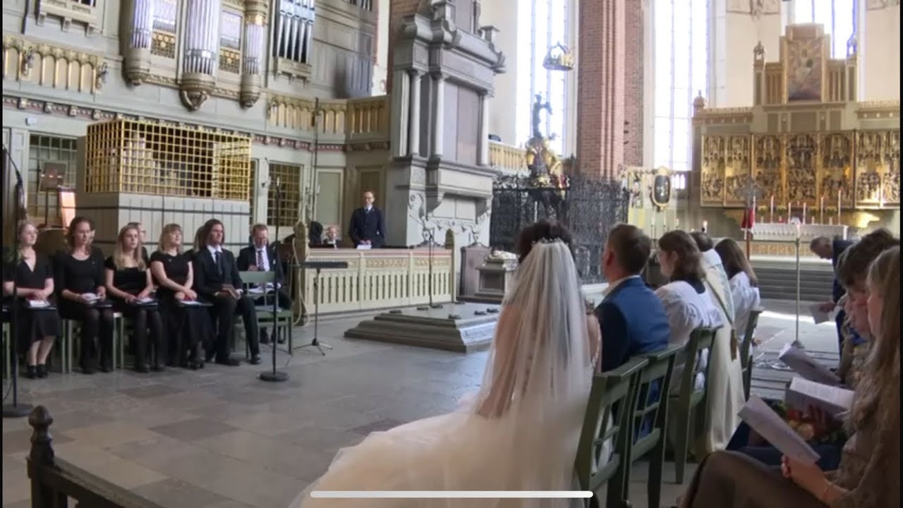 You raise me up - Strängnäs domkyrka - Daniel Viklund - YouTube