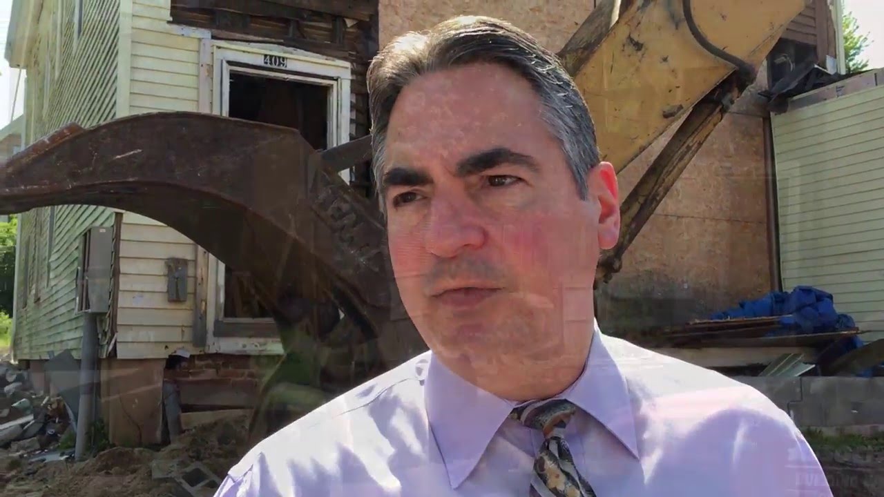 Springfield fight against blight: 409 Oakland Street demolished - YouTube