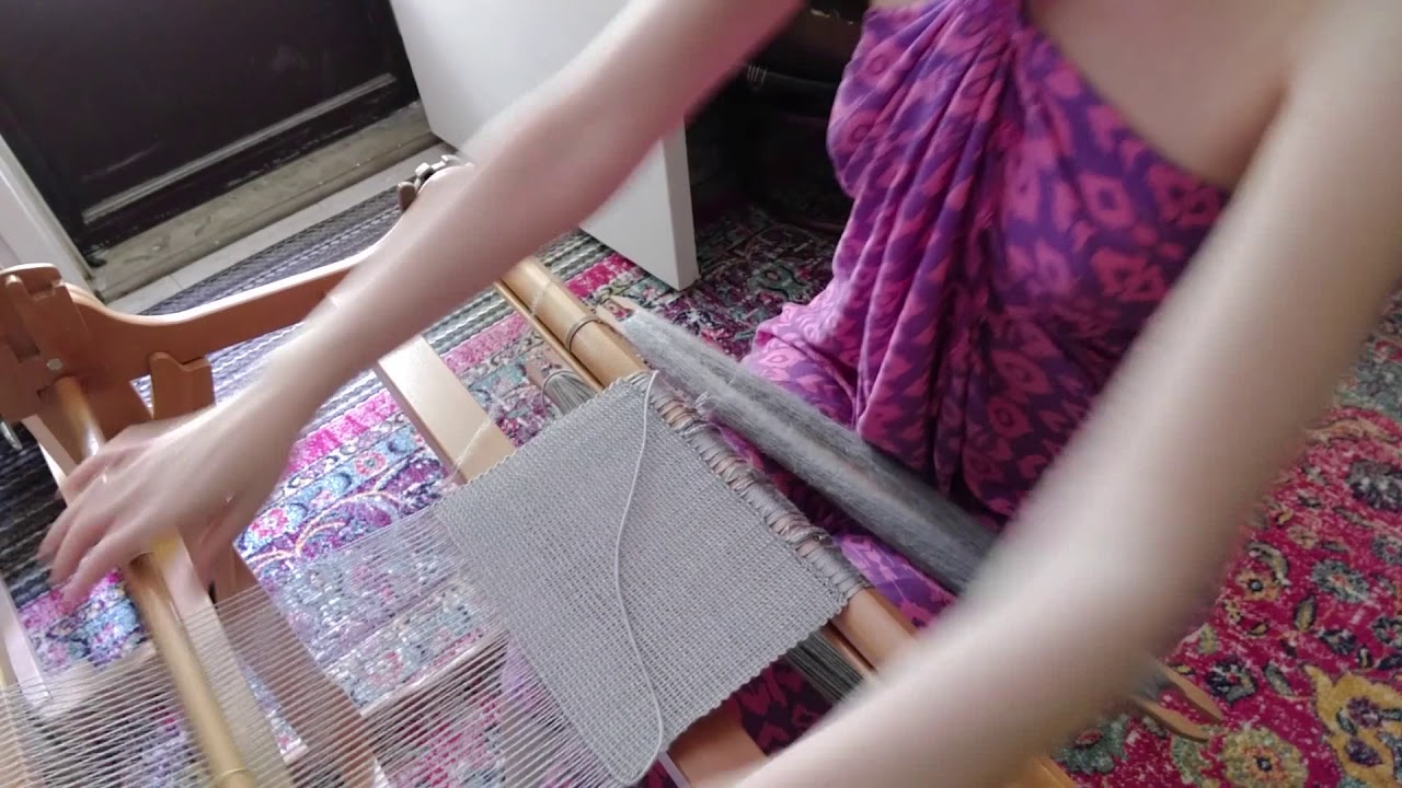 Weaving with music - YouTube