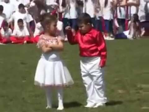 Törende Küsen Küçük Kız