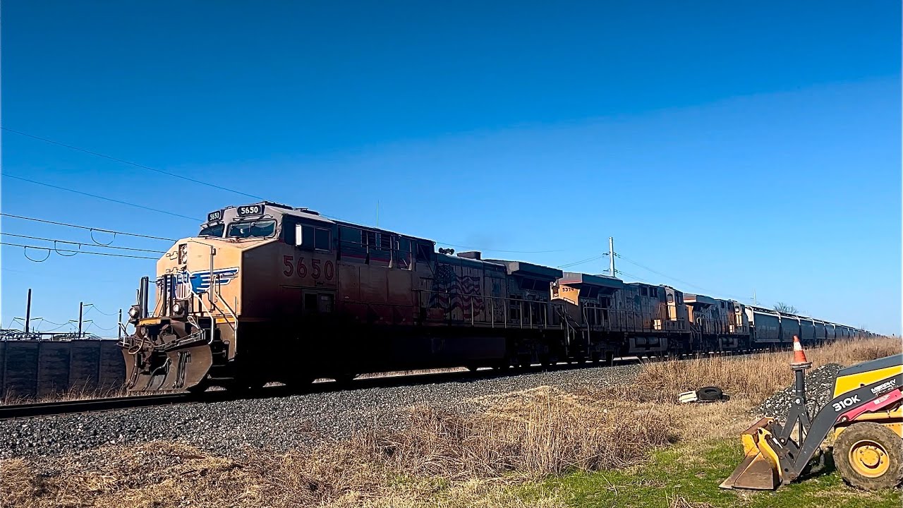 UP 5650 w/ Nice K3HA Leads Northbound Grain Hopper Car Train At Posey Road In San Marcos, Texas ...