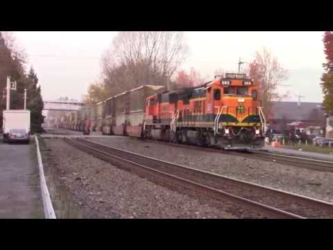 BNSF 563 (Lead! w/ RS3L Horn) & 253 Garbage train #51 - YouTube