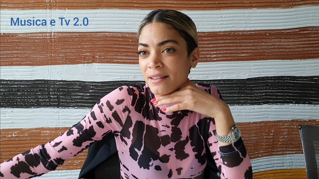 ELODIE presenta l'album This Is Elodie (Intervista) - YouTube