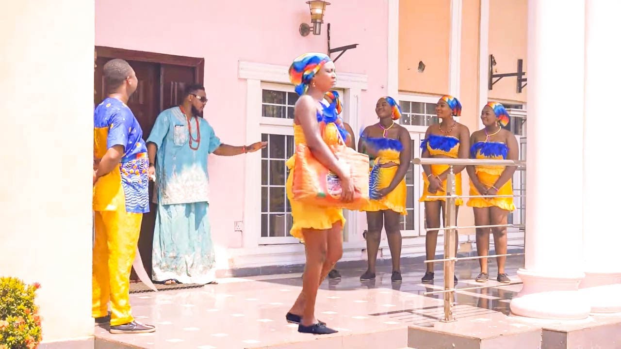 She Ws Maltreated Chased Out Of Palace Wen D Crown Prince Saw Her &Made ...