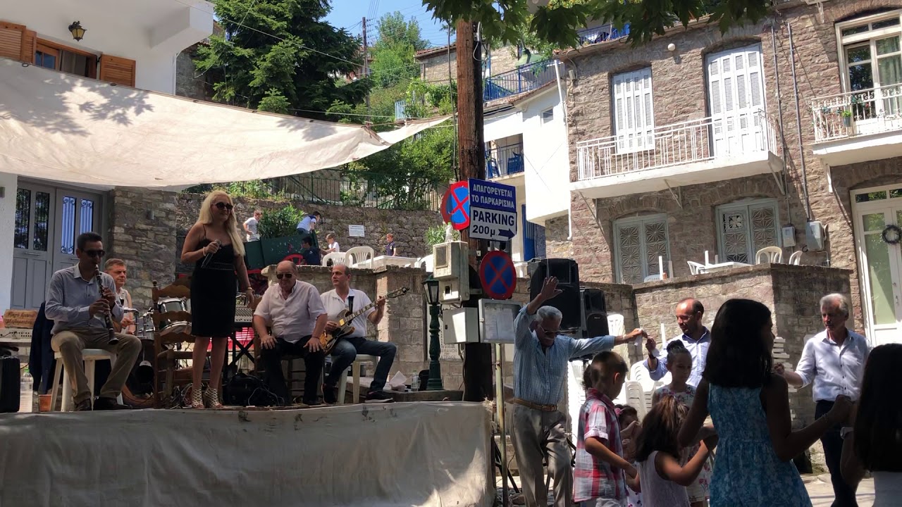 Βρύση μου Μαλαματένια Κανάλια Καρδίτσας χορεύει ο θείος μου ο Λάκης ...