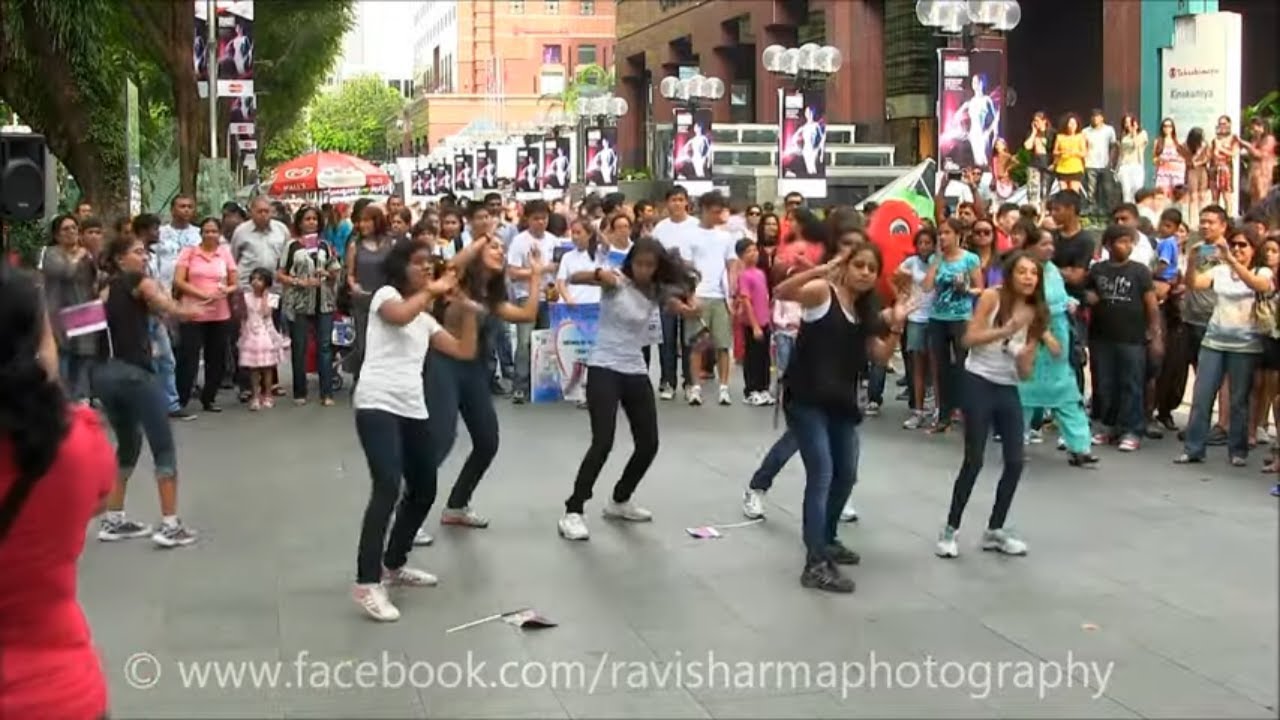 INSANE Taj Express Flash Mob Takes Over Singapore – Bollywood Goes ...
